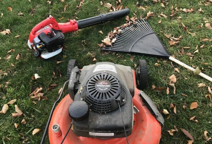 Best Way to Pick Up Leaves in Your Yard (Top 6 Methods) - Prudent Reviews