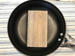 Why Do Pans & Baking Sheets Warp? (How to Unwarp) - Prudent Reviews