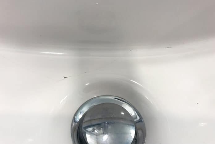 How to Fix a Cracked Porcelain Sink (8 Steps) - Prudent Reviews