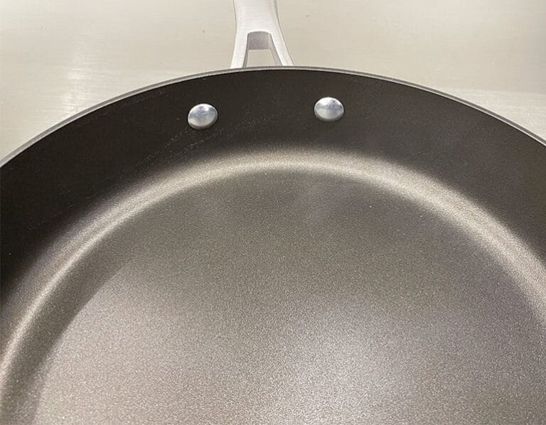 Calphalon vs. Circulon (7 Key Differences) - Prudent Reviews