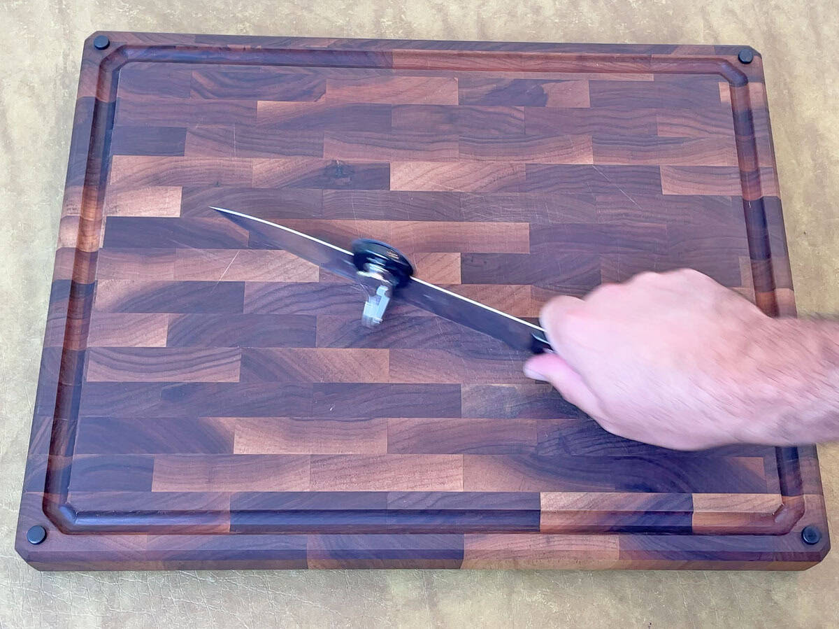 Wood vs. Plastic Cutting Boards (Test Results)