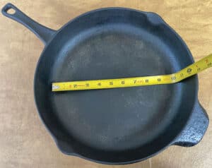 What Size Cast Iron Skillet Should You Buy? (Comparison Chart)