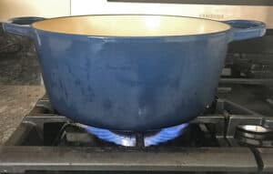 Oval vs. Round Dutch Ovens (Which Shape Is Better?) - Prudent Reviews