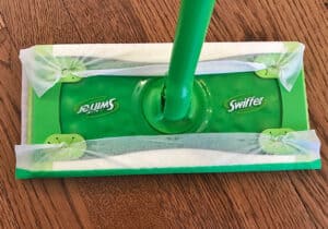 Traditional Mops vs. Swiffers (10 Differences) - Prudent Reviews