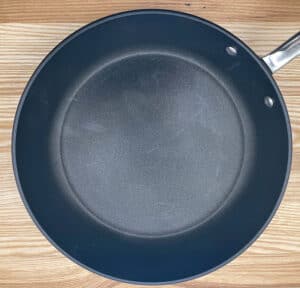 5 Best Non-Stick Pans Without Teflon (Comparison Chart)